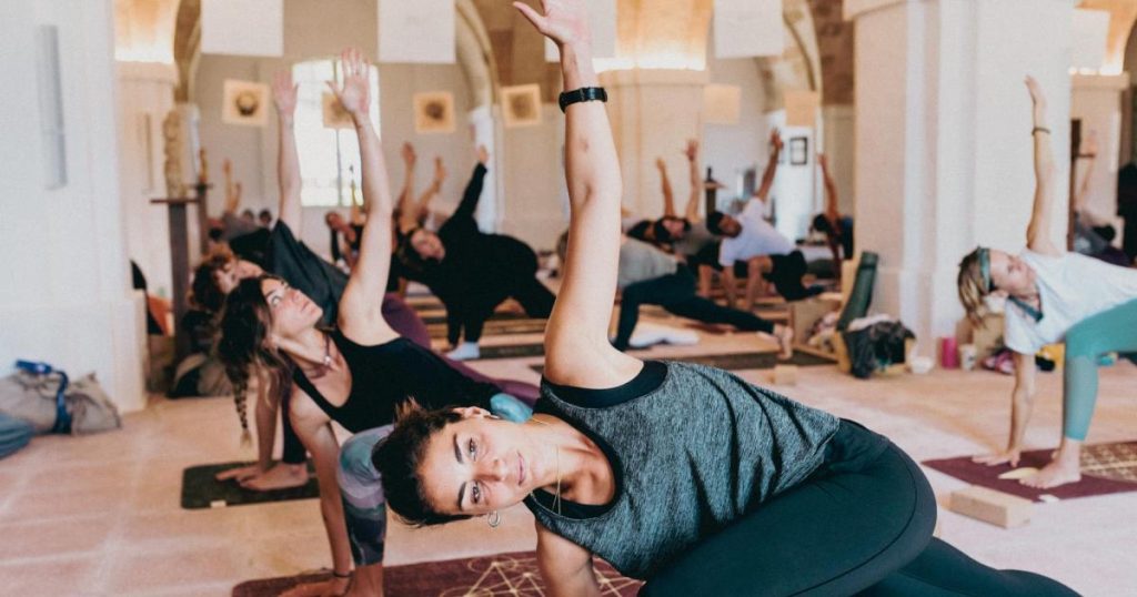 Nueva tendencia de yoga en la Isla del Lazareto de Menorca - Axarquia hoy